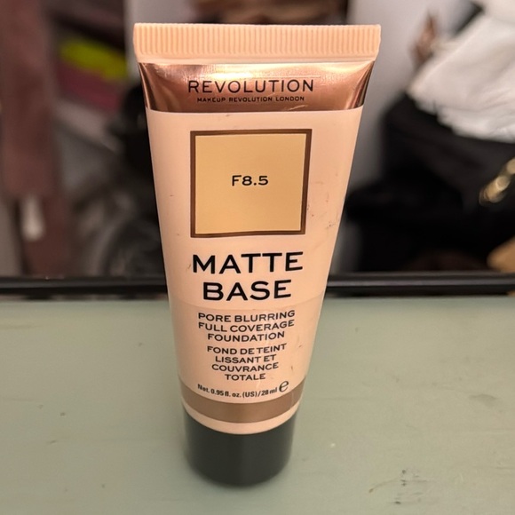 Revolution | Makeup | Revolution Matte Base Pore Blurring Full Coverage ...